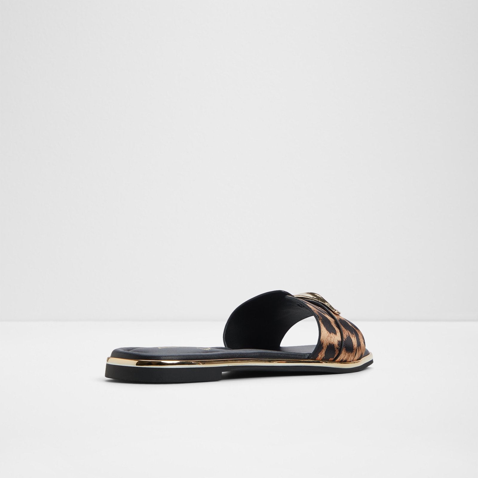 Darlina / Flat Sandals